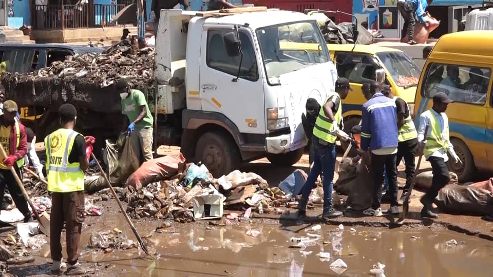 Kolwezi : le bourgmestre de Manika lance une opération de nettoyage ...